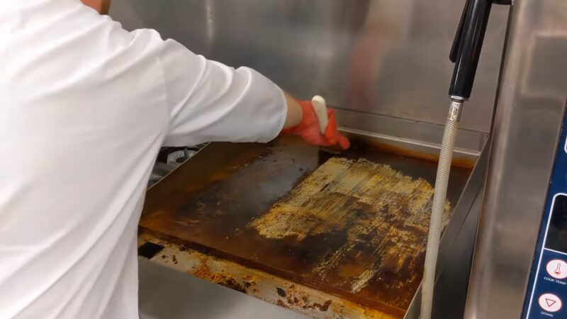 How to Clean a Flat Top Grill - Step-By-Step Guide - Smokin Joes Rib Ranch