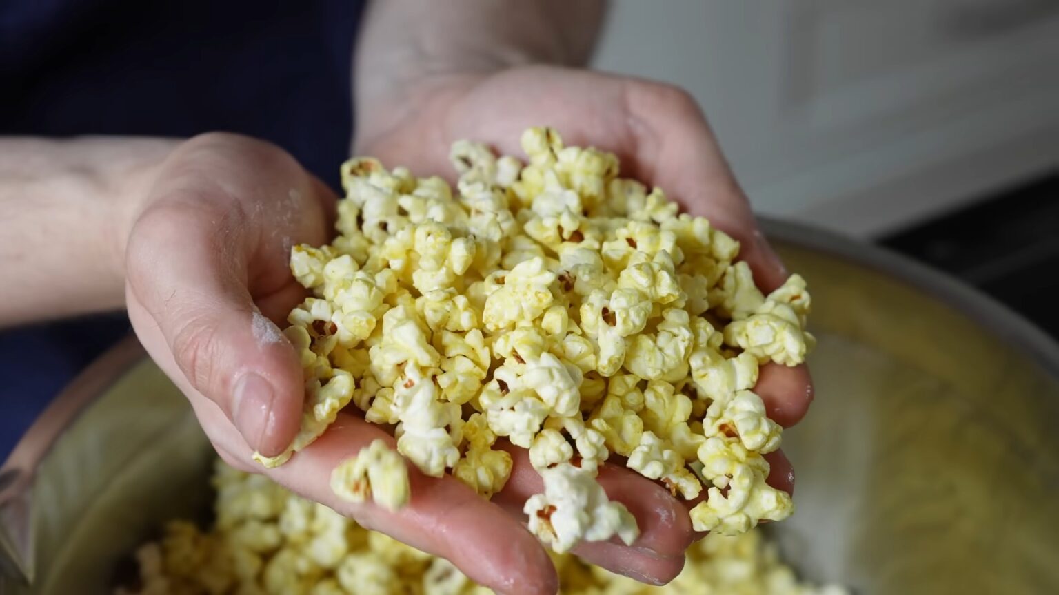 How Many Calories in a Bag of Popcorn? From Air-Popped to Buttered