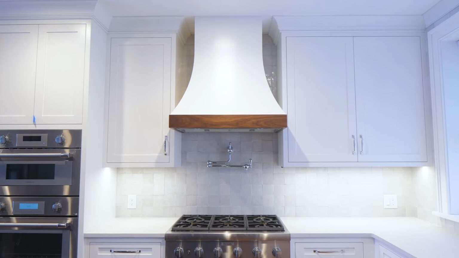 Kitchen Hood Venting: Vent to the Outside or Recirculate